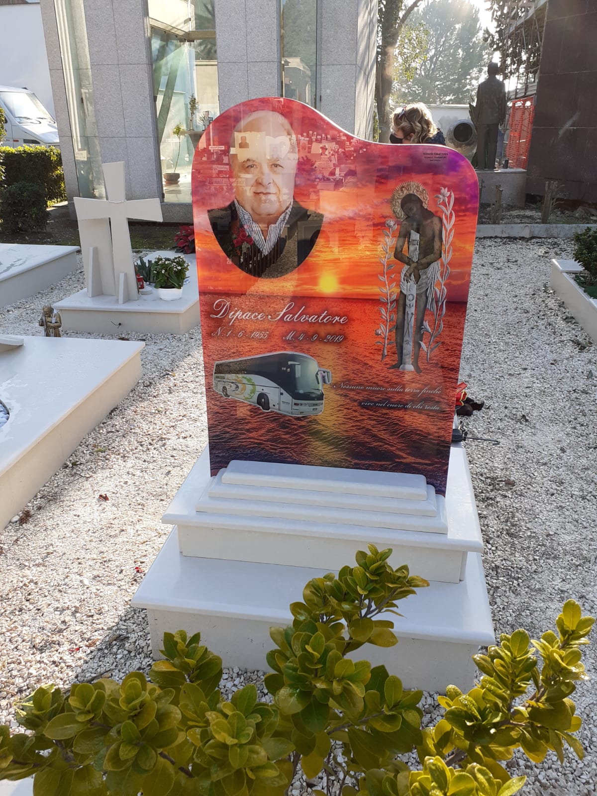 vendita lapidi Tecnica e Realizzazione monumenti funebri in marmo e ...